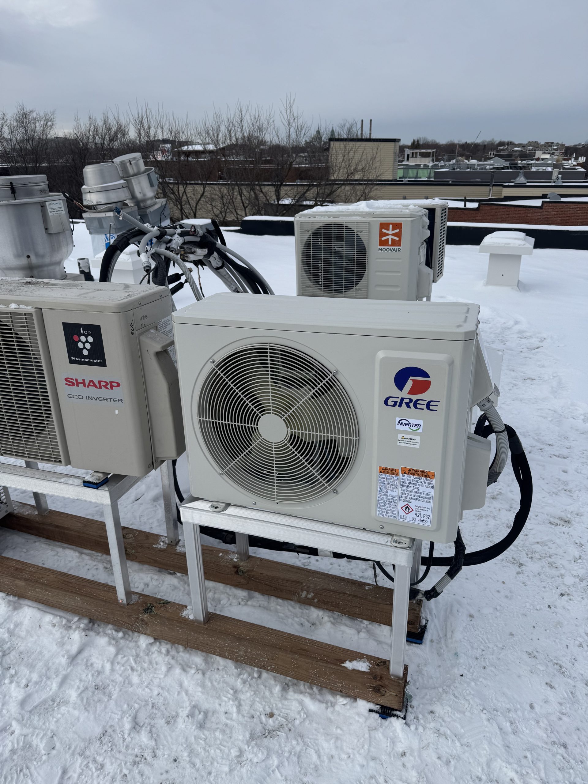 Installation d'une thermopompe GREE Viréo sur le Plateau-Mont-Royal ...